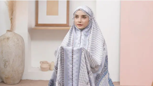 Mukena Bercorak: Sahkah Sholat Muslimah? Penjelasan Buya Yahya - portal ...